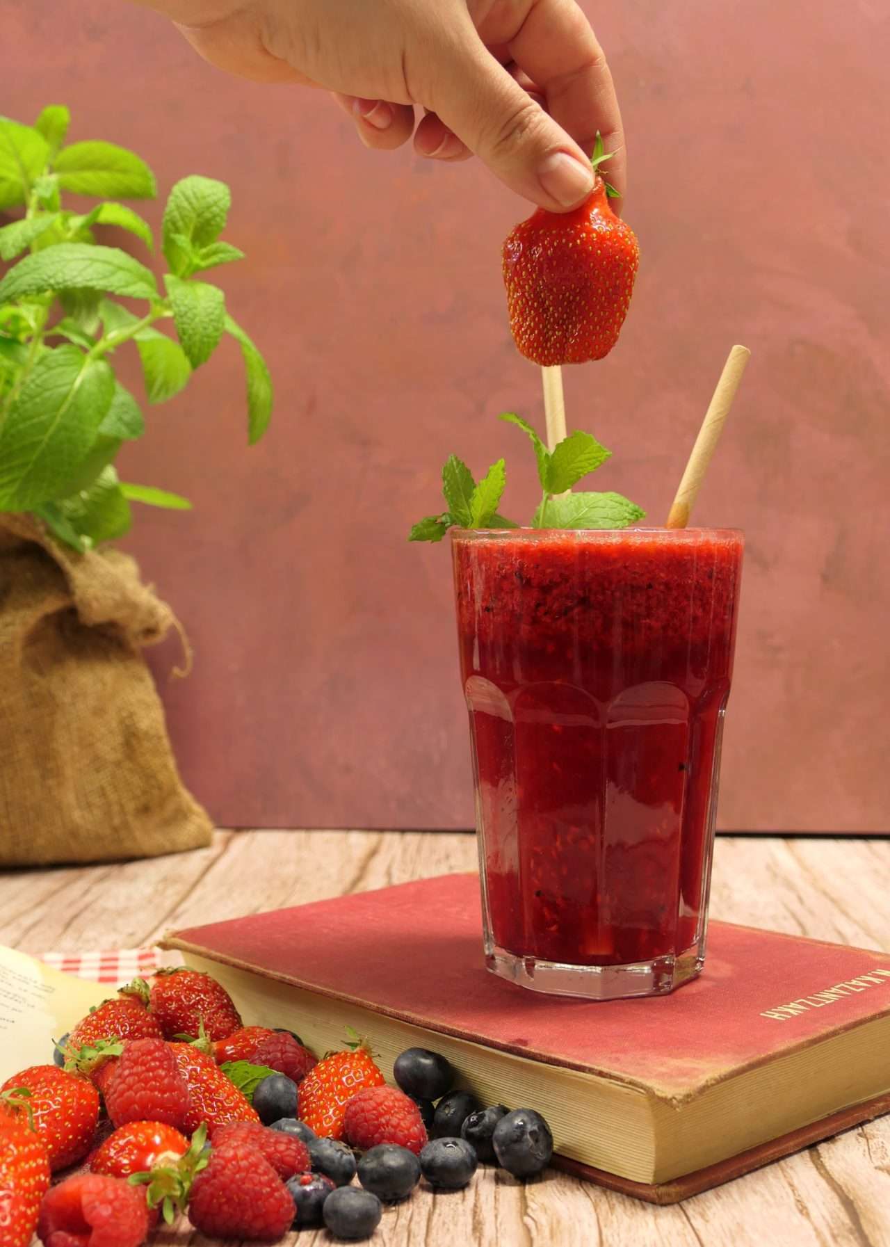 Cocktail au raki et aux fruits rouges - Recettes d'une Crétoise