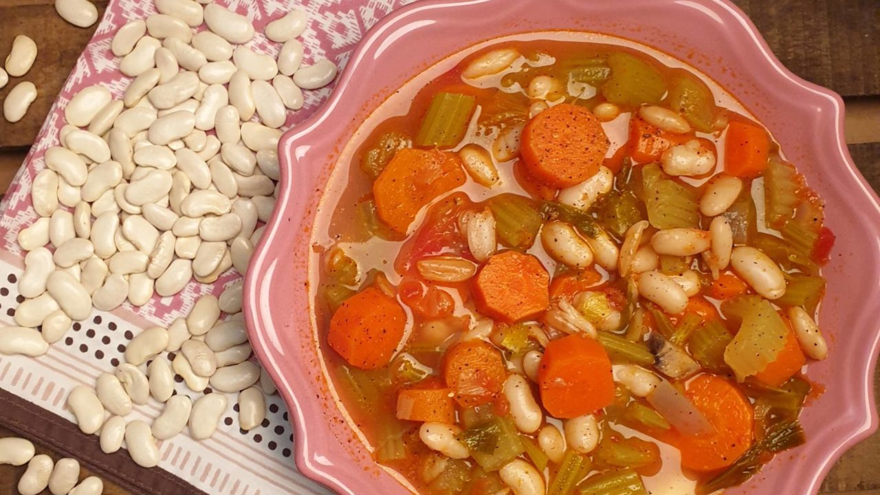 Fasolada Grec – Soupe aux haricots, tomate, cèleri, carottes